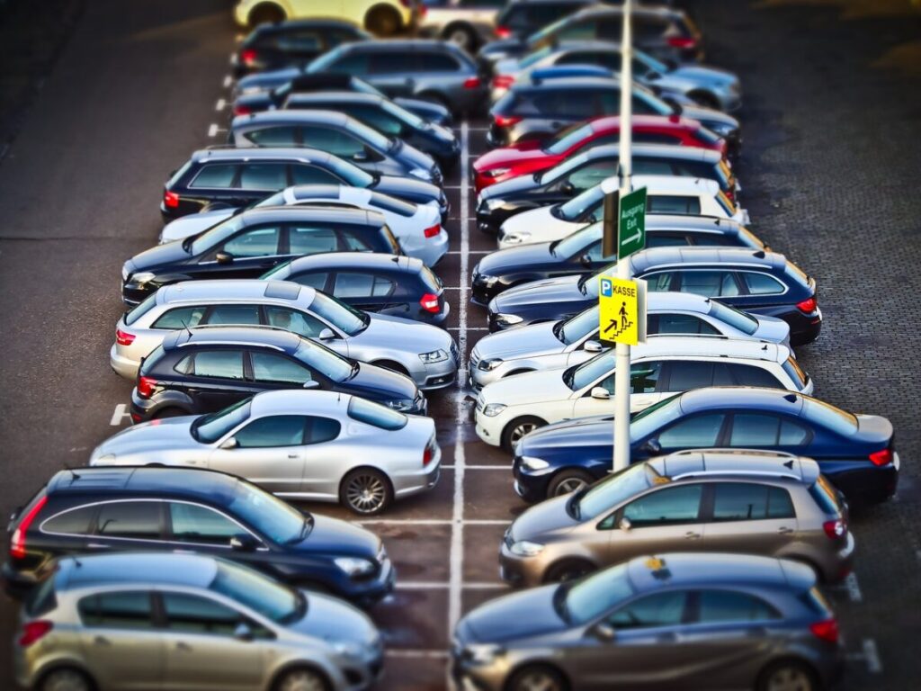 California Parking Lot Right of Way - Rules For Drivers